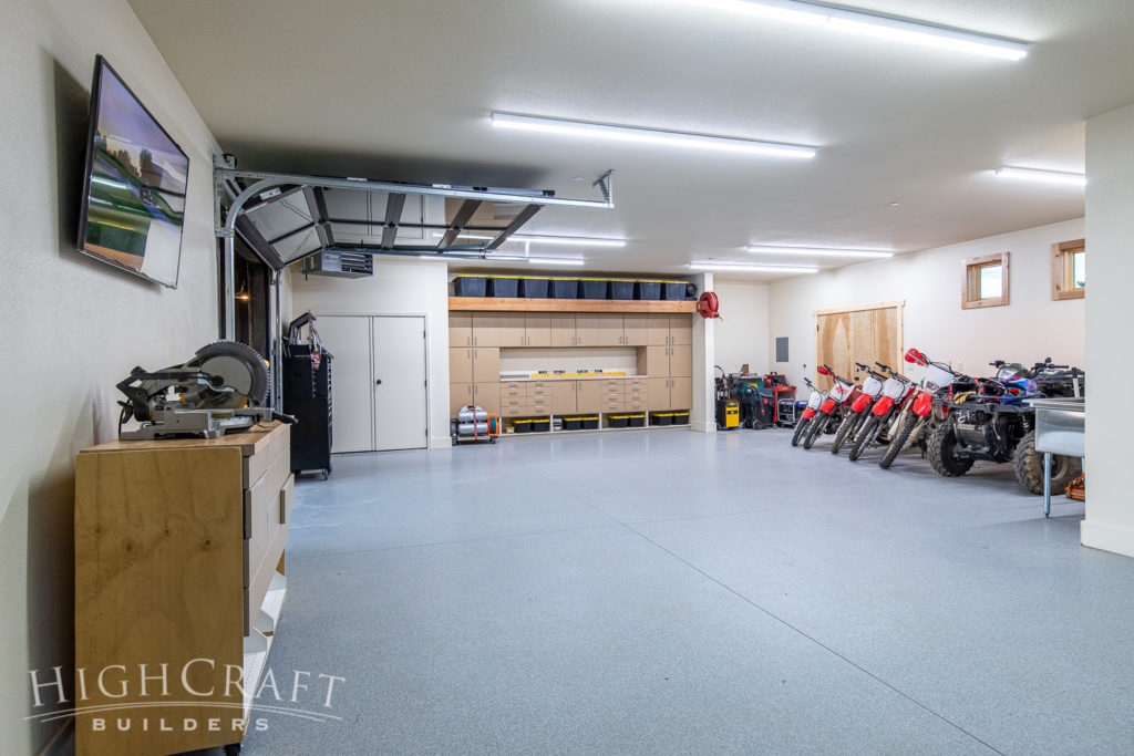 Guest Bunkhouse Over Garage