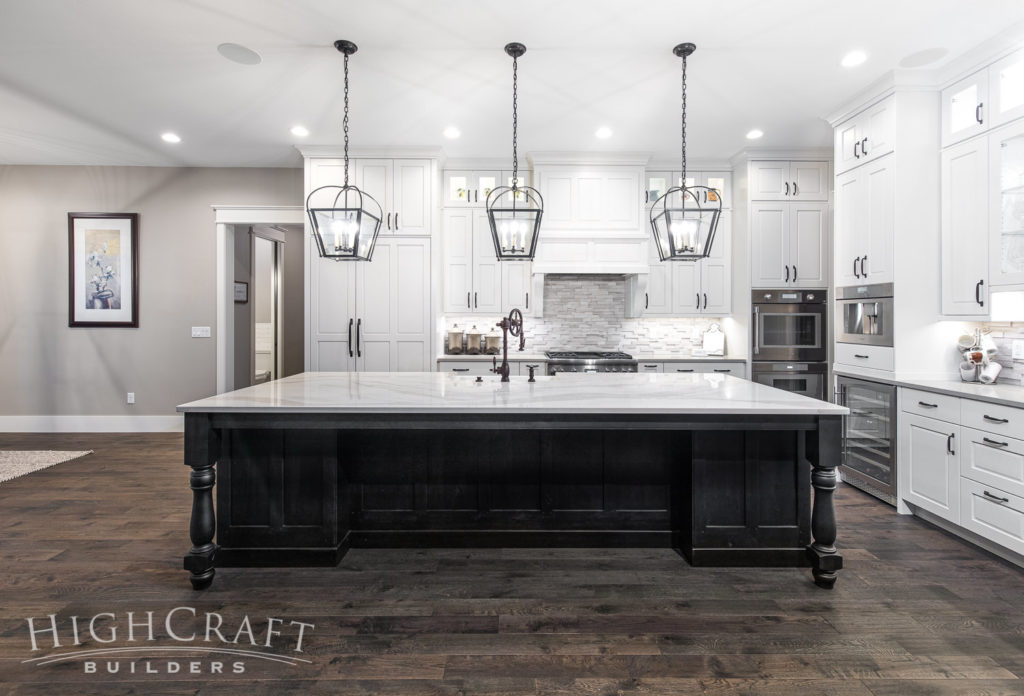 Traditional-Custom-Farmhouse-Kitchen - HighCraft