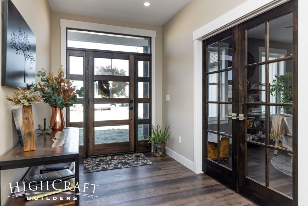 Modern Farmhouse with Shop - HighCraft