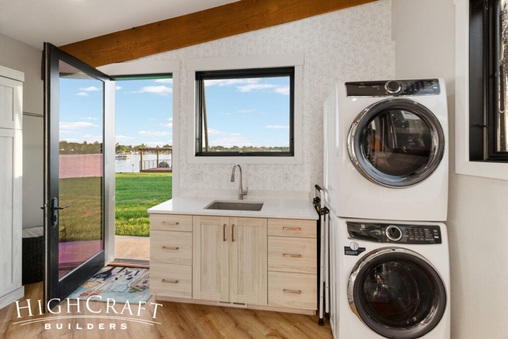 Contemporary-Pool-House-with-Indoor-Outdoor-Living-Wallpaper-Accent ...