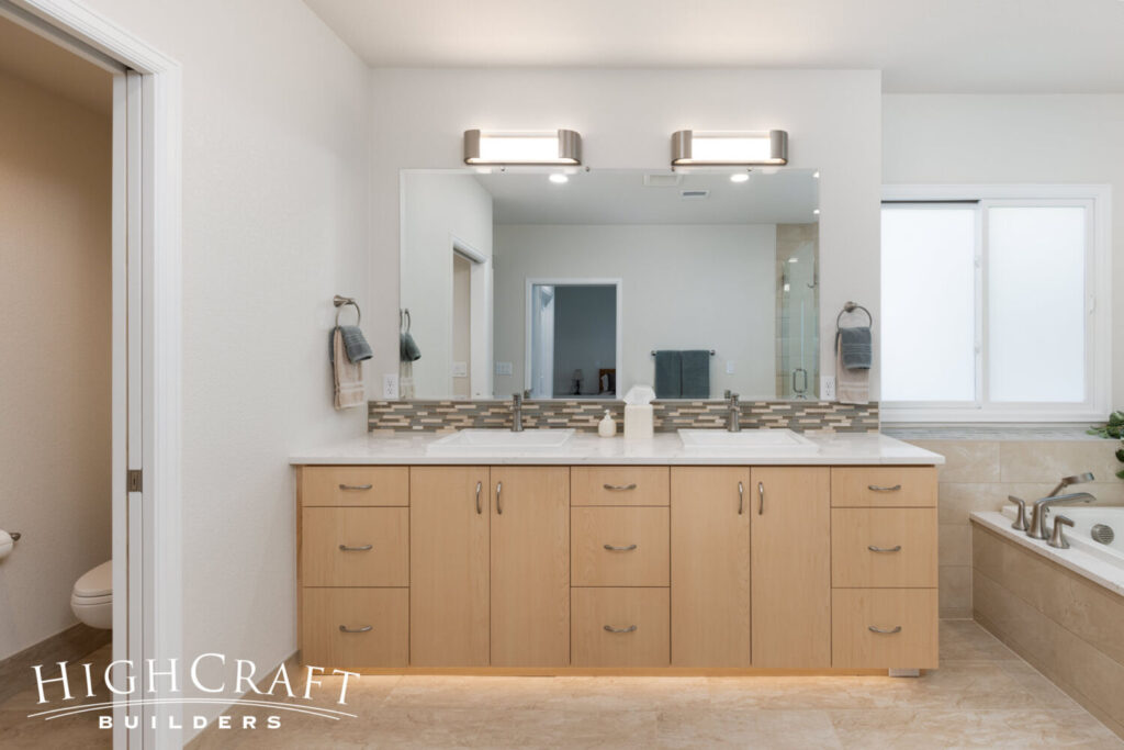 Modern-White-Oak-Kitchen-Toe-Kick-Lighting-2 - HighCraft