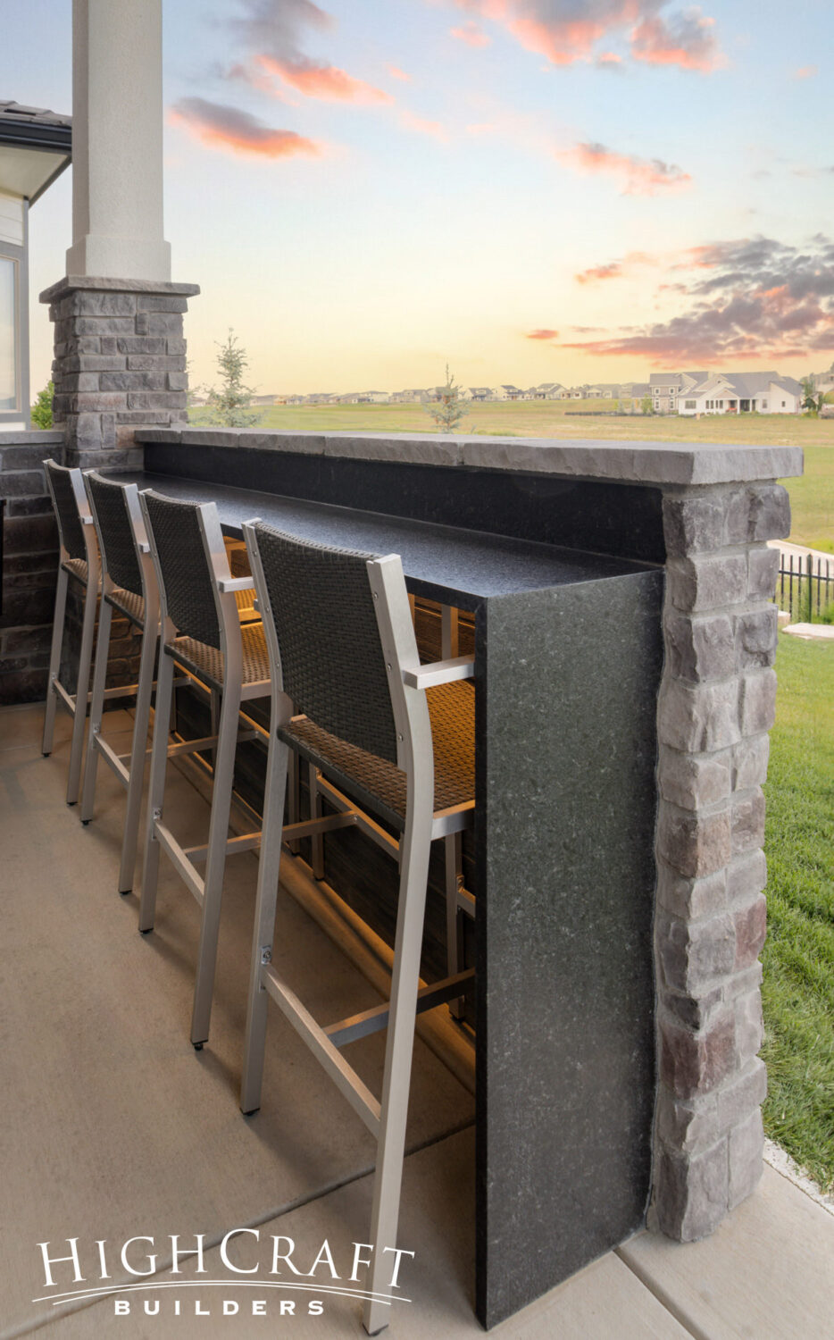 Modern-Outdoor-Living-Space-Waterfall-Bar-Top - HighCraft